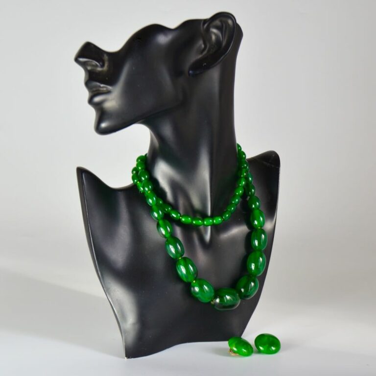 Green bakelite necklace graduated beads 28" with earrings | Divine ...