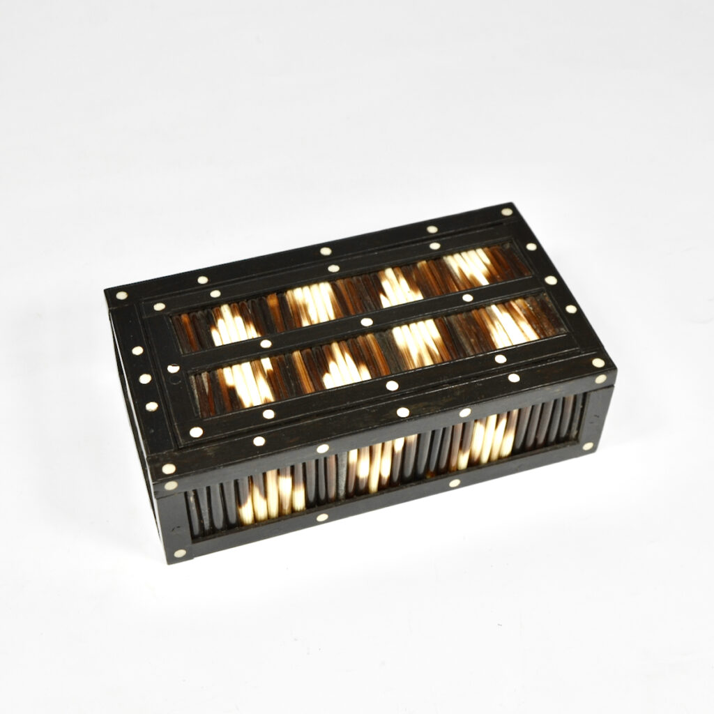 Antique Ceylonese porcupine quill box - Divine Style French Antiques